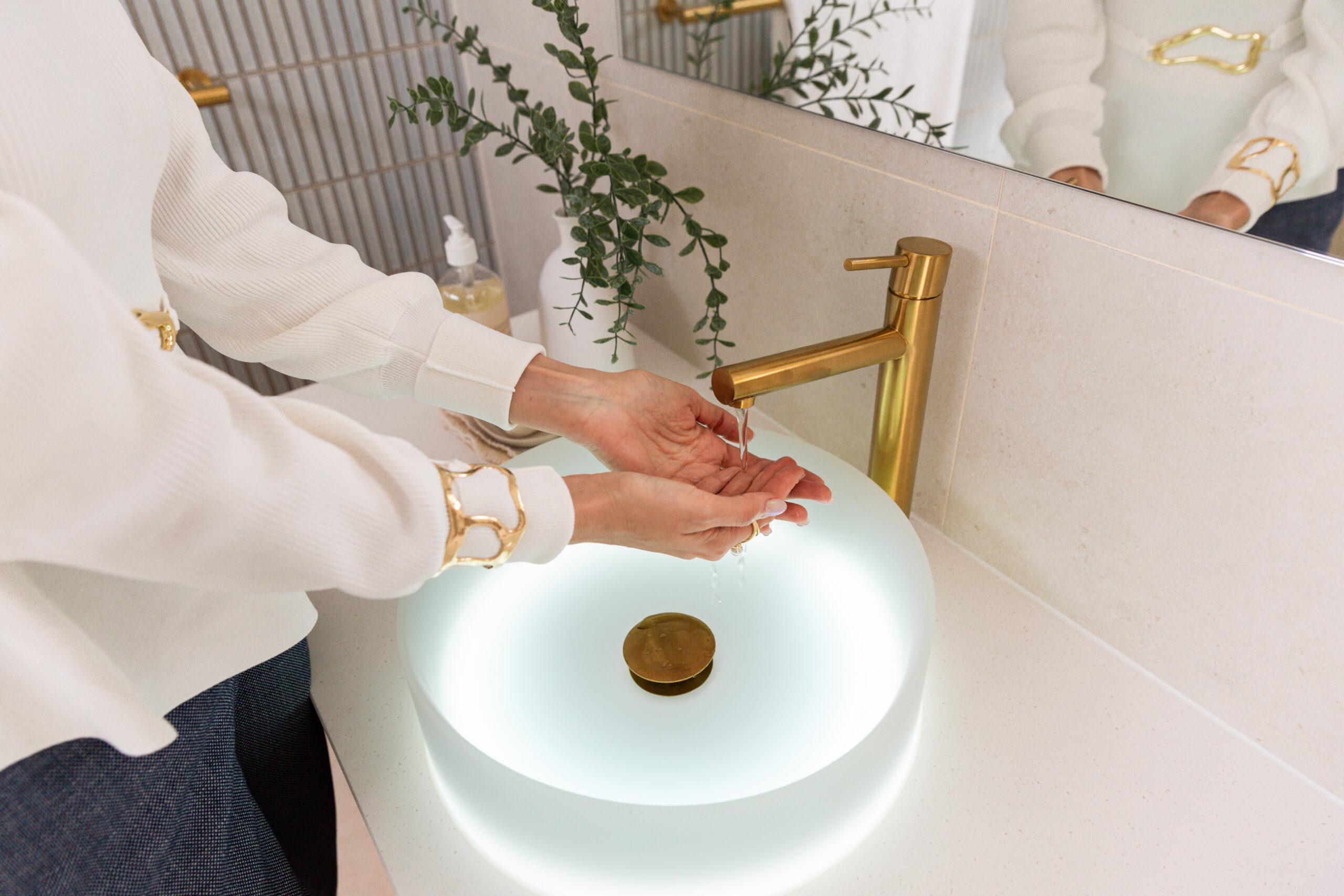 The Basin Lab - Illuminated Resin Basins & Bathware